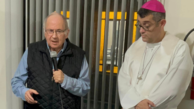 “CON MUCHO GUSTO HE REGALADO ESTA BIBLIOTECA PORQUE ES MI ALMA MATER ...